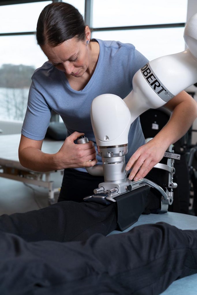 Modernster Therapieroboter Robert - Physioaspect Linke GmbH